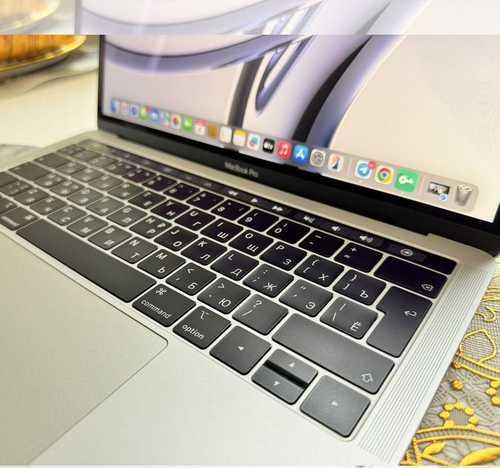 Apple MacBook Pro 13 (2019) touch bar