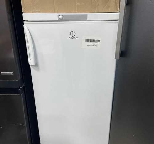 Холодильник Indesit высота -125см, 210л