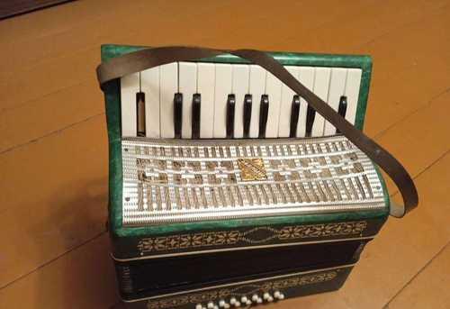 Ученический советский аккордеон "Малыш"