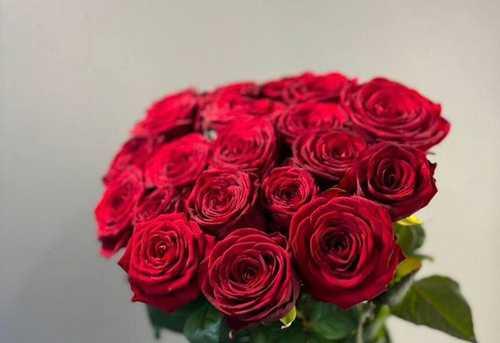 19 красных роз 70 см