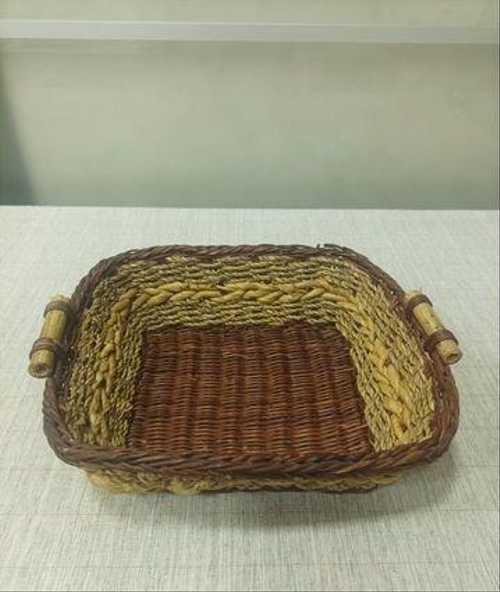 Плетеная корзинка из лозы ивы
