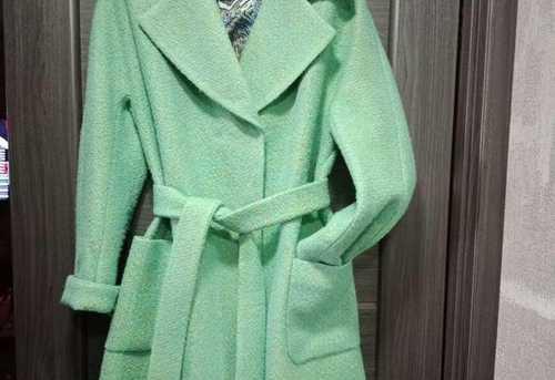 Пальто женское Деми с палантином 48 размер