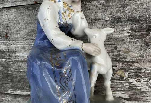 Статуэтка Аленушка с козленком
