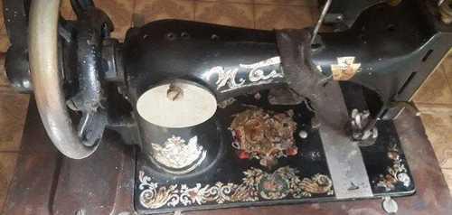 Антикварная ручная швейная машинка царских времен