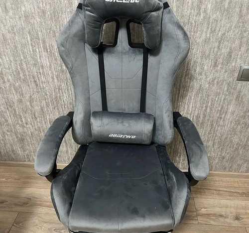Игровое компьютерное кресло