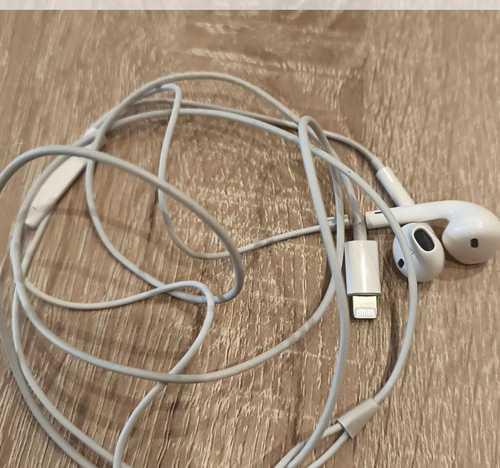 Наушники apple earpods с разъемом lightning