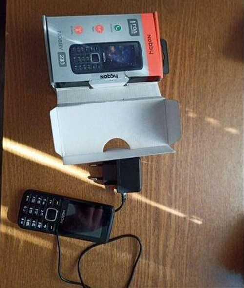 Смартфон в корпусе кнопочного телефона