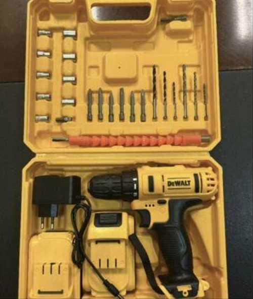 Шуруповёрт DeWalt 26V с набором бит