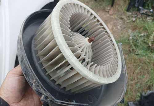 Моторчик вентилятор печки отопителя Skoda Fabia 1
