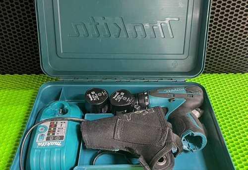 Дрель-шуруповерт Makita DF330DWE