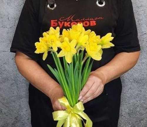 Нарциссы букет