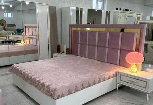 Спальный гарнитур с двуспальной кроватью