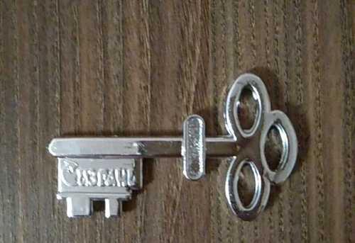 Сувениры ключ и медалька