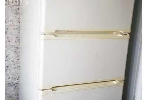 Холодильник GoldStar трехкамерный