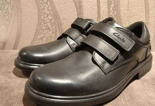 Туфли новые школьные clarks