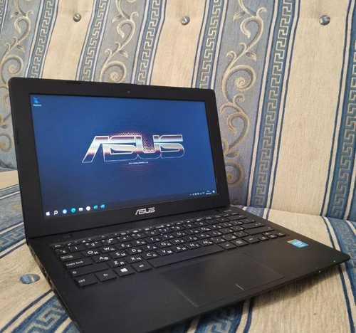 Ноутбук Asus X200M