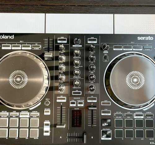 DJ-контроллер Roland DJ-202