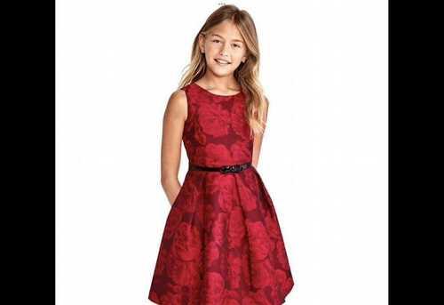 Красное нарядное платье на девочку 8- ми лет