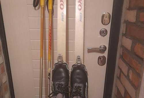 Лыжи беговые с креплениями ботинками и палками