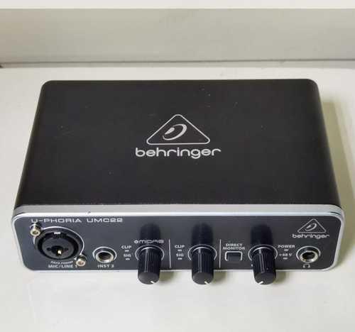 Внешняя звуковая карта Behringer umc22