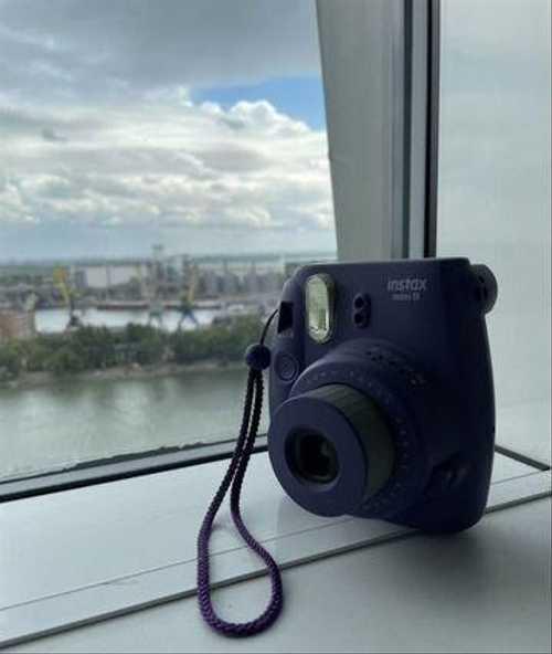 Компактный фотоаппарат instax