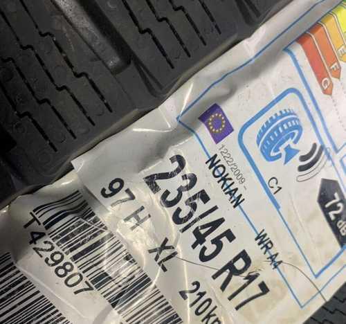 Nokian Tyres WR A4 235/45 R17