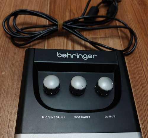 Звуковая карта behringer U-phoria UM2