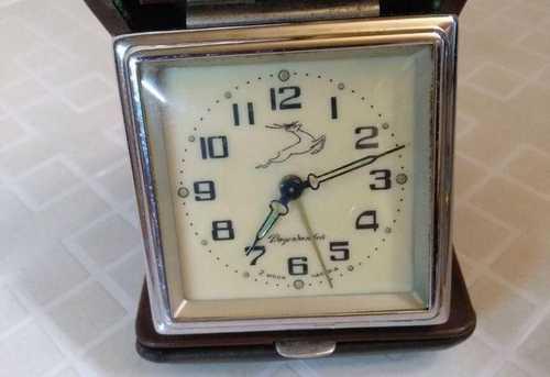 Часы будильник дорожные в футляре СССР