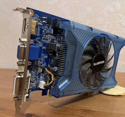 Видеокарта gigabyte geforce GT220 - 1gb