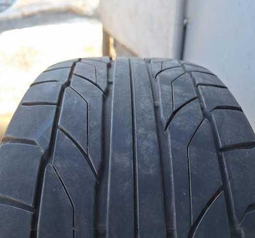 Nitto NT555 215/45 R17