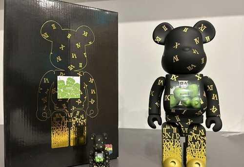 Коллекционный мишка Bearbrick Shareef 3 с яблоками