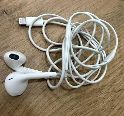 Наушники apple earpods lightning бу