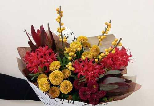 Букет цветов с нерине и илексом Доставка