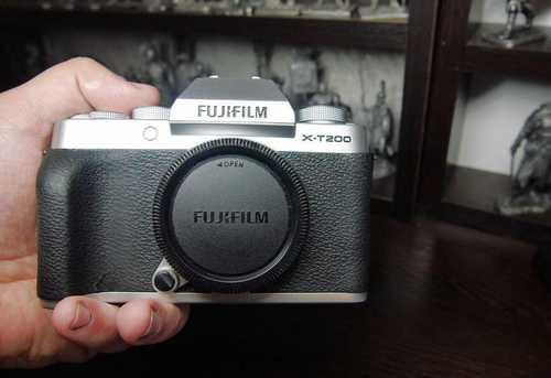Отличный Fujifilm xt200 (body)