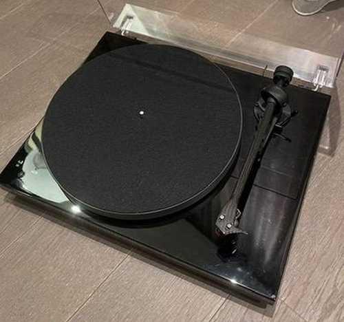 Проигрыватель винила Pro-Ject debut carbon esprit