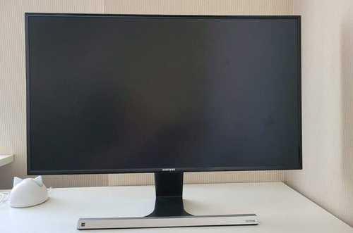 27" Samsung S27D590