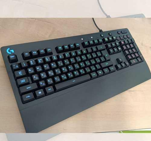 Игровая клавиатура Logitech G213 (почти новая)