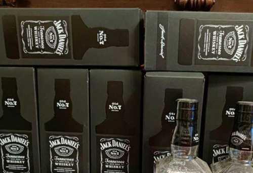 Пустые бутылки Jack Daniels