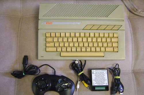 Компьютер Atari 65XE 1985 год