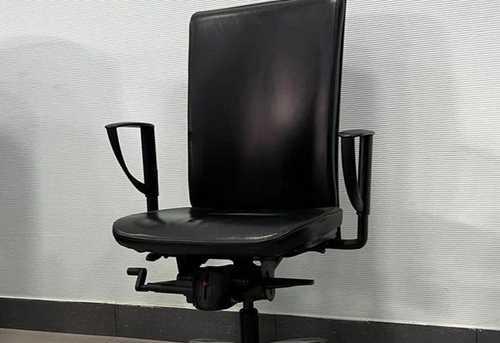 Кожаное кресло руководителя (Германия)