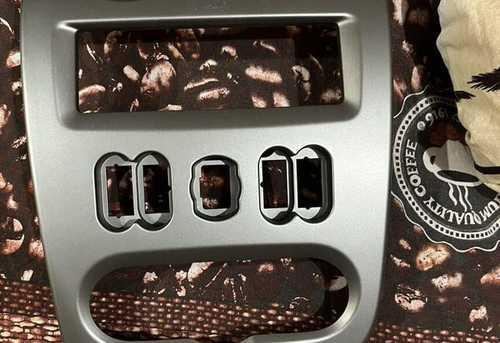 Рамка для магнитолы на Renault Logan/Sandero