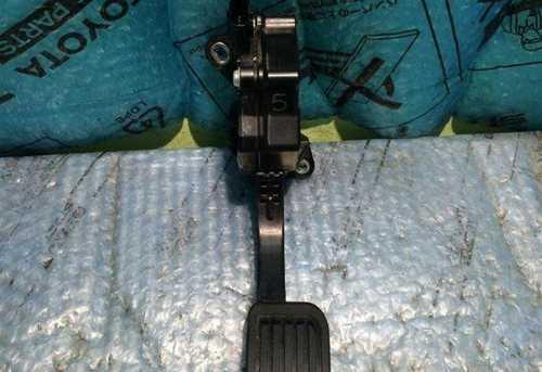 Педаль газа Toyota Land Cruiser 200 2019