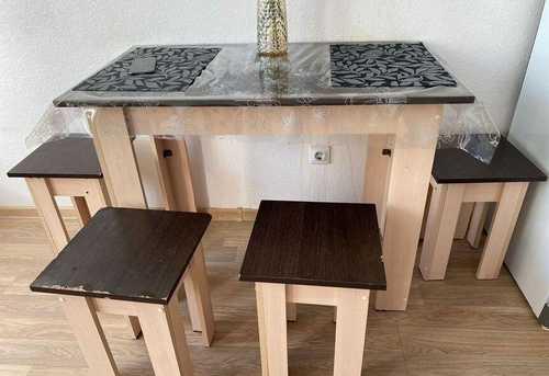Кухонный стол и 4 стула