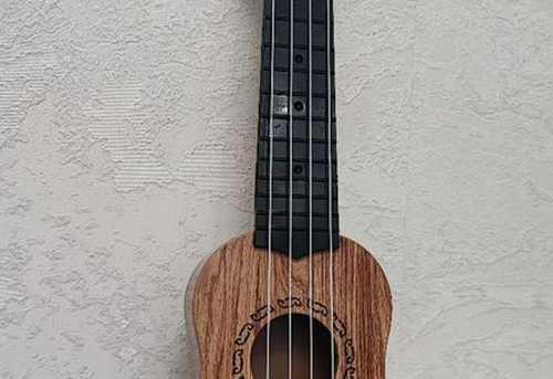 Интерьерная гитара укулеле