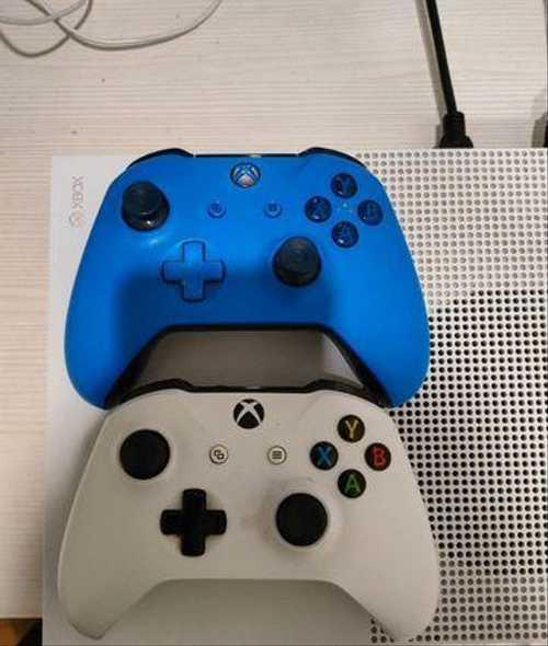 Xbox One S 512Gb (2 геймпада и игры)