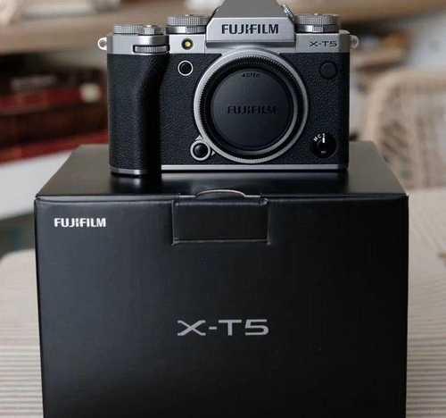 Fujifilm XT5 body silver
