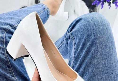 Туфли женские новые 39 размер белые
