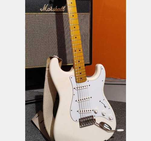 Электрогитара Fender Stratocaster Japan