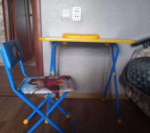 Стол детский с пеналом и стул