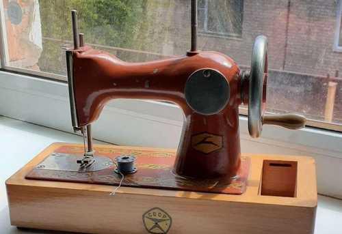 Мини-швейная машинка раритет